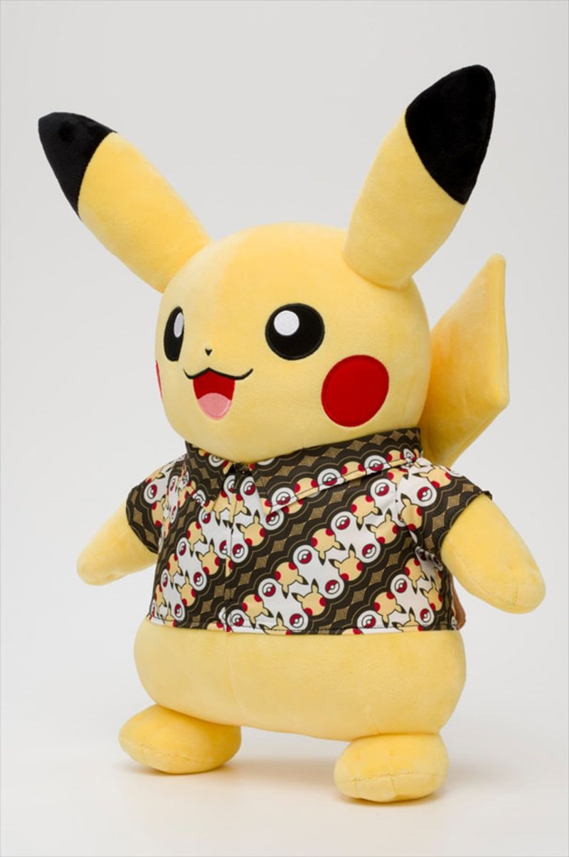 Lucunya Kartu dan Plush Toys Pikachu Batik yang Dipamerkan di Bali ...
